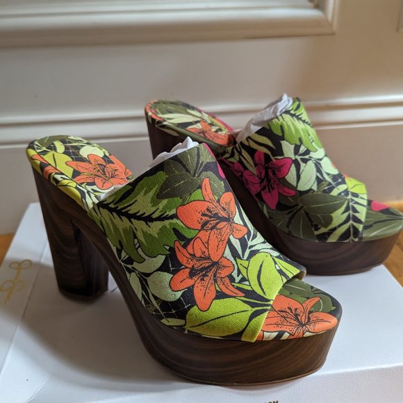 Jessica Simpson | Shoes | Jessica Simpson Gorgeous Tropical Floral ...